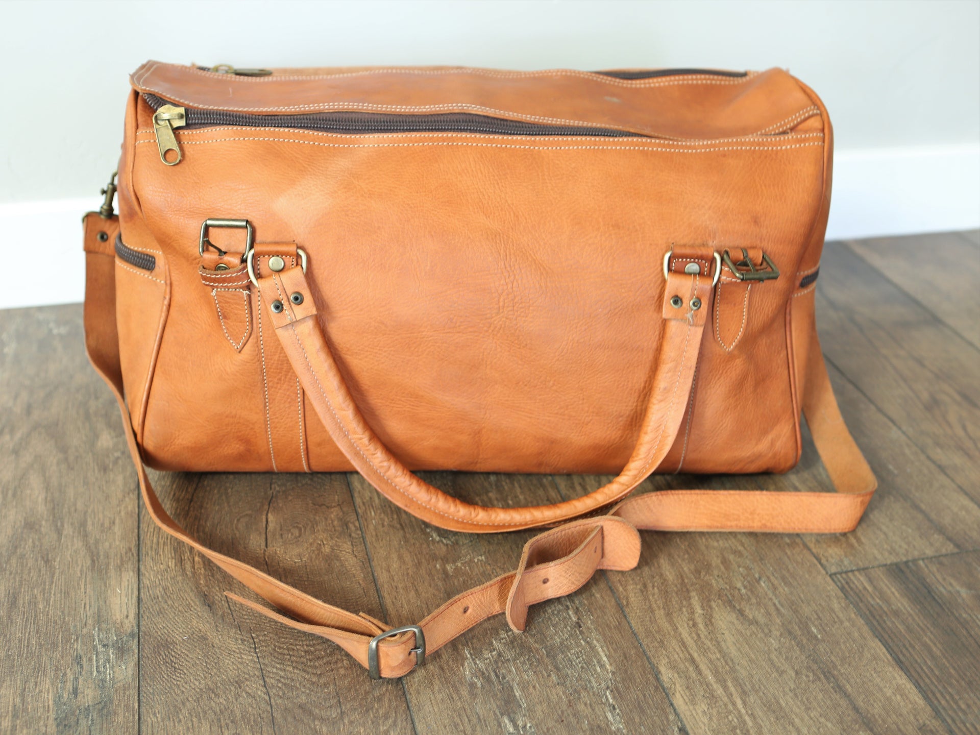 Handy leather duffle bag – Loom & Field